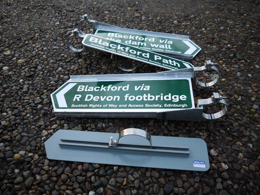Footpath Signs in Aluminium with 2 types of mountings